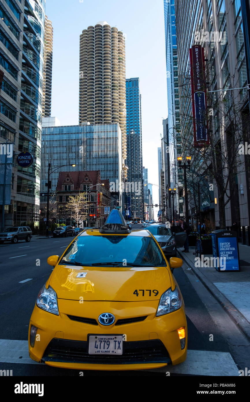 Downtown Chicago Street Scene Stock Photo - Alamy