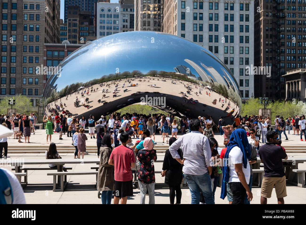 Cloud gate chicago selfie hi-res stock photography and images - Alamy