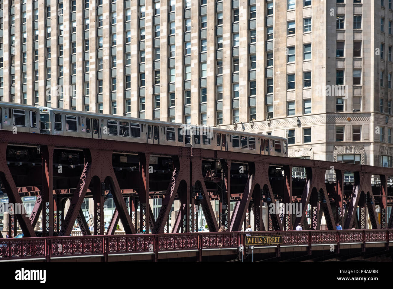 Chicago l train hi-res stock photography and images - Alamy