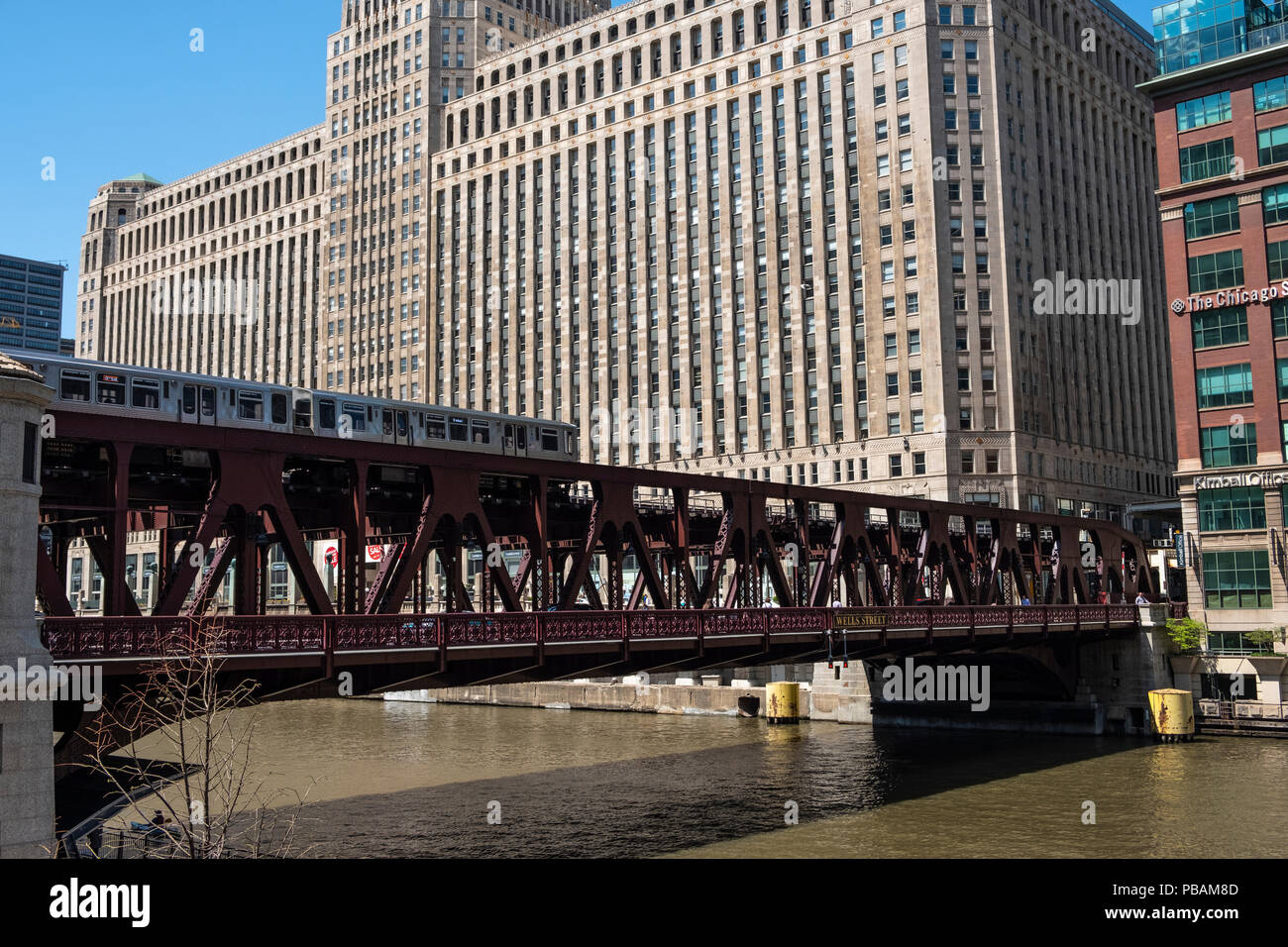 Chicago l train hi-res stock photography and images - Alamy