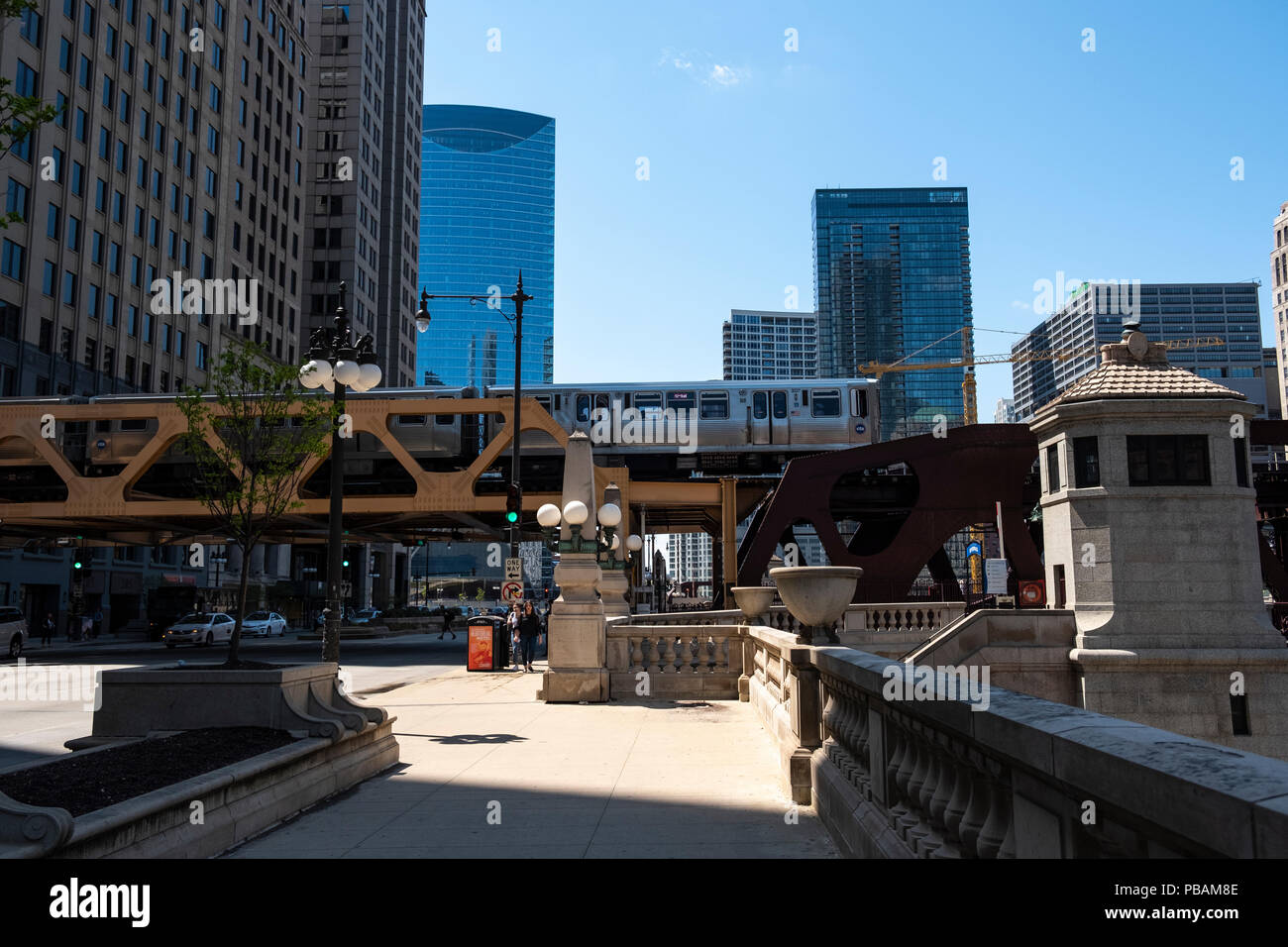Chicago downtown buildings on sunny hi-res stock photography and images ...