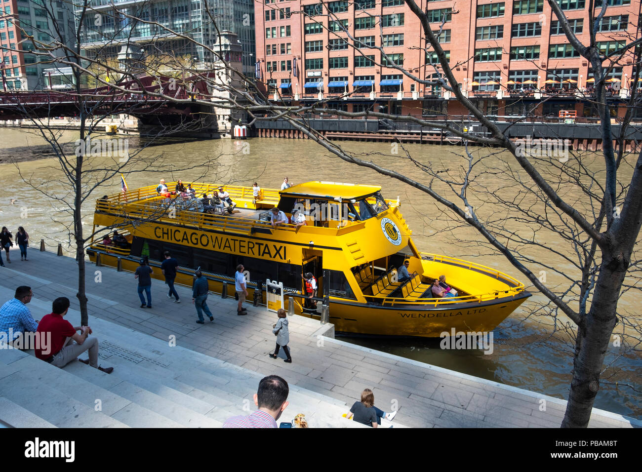 Downtown Chicago Street Scene Stock Photo - Alamy