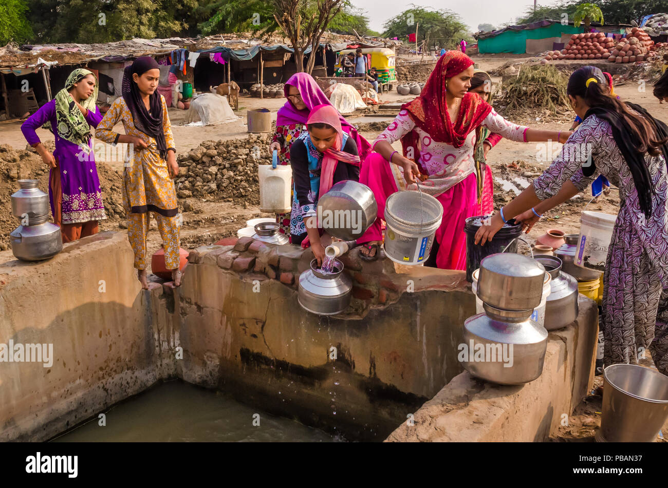 Girls carrying drinking water hi-res stock photography and images - Alamy