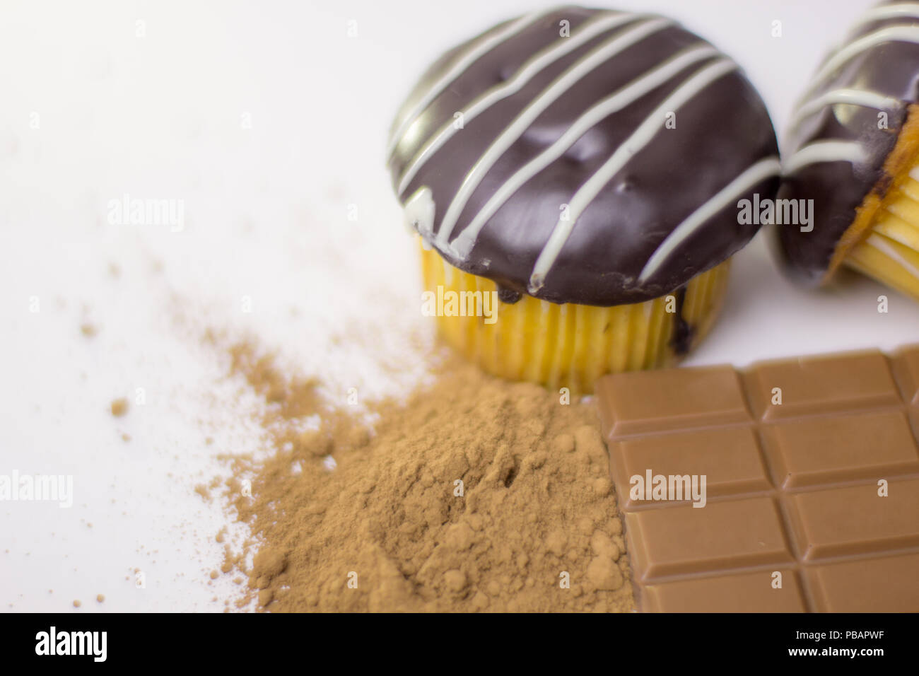 Chocolate bar pieces and cocoa powder on white background. Brown ...