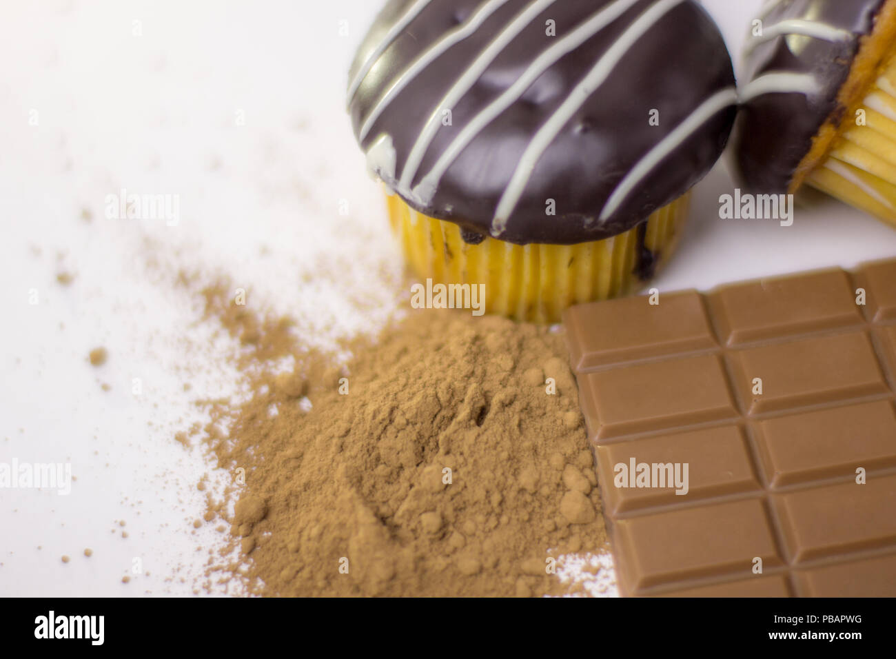 Chocolate bar pieces and cocoa powder on white background. Brown ...