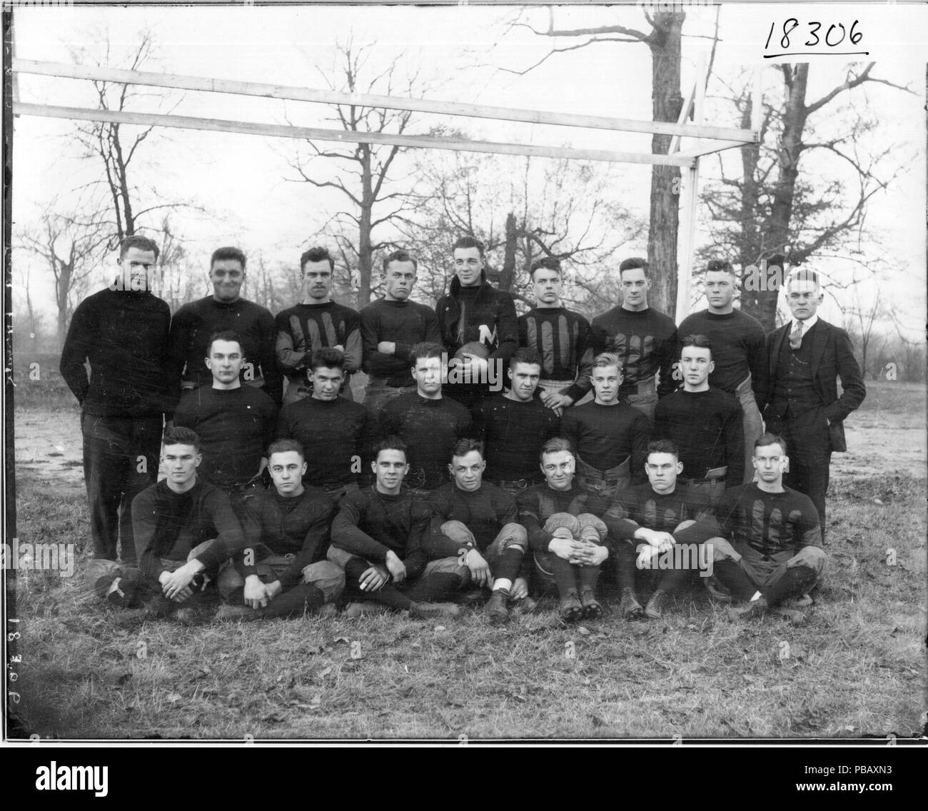 1918 football season hi-res stock photography and images - Alamy