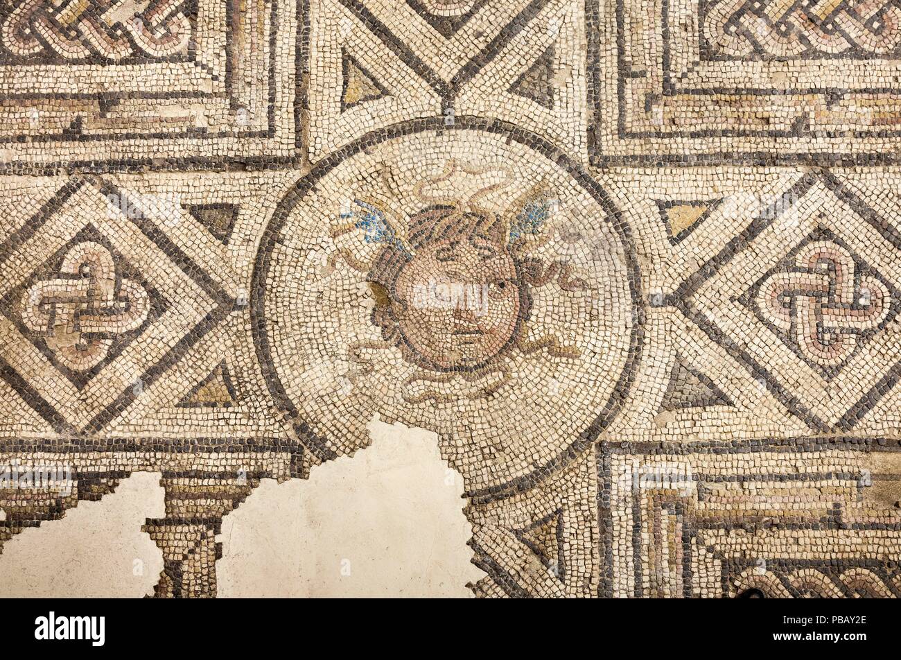 Medusa emblem hi-res stock photography and images - Alamy