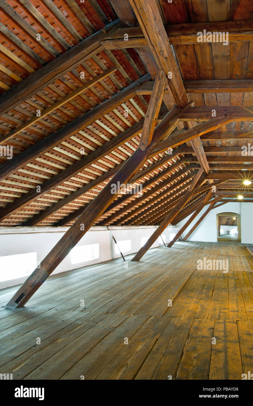 Roof trussing hi-res stock photography and images - Alamy