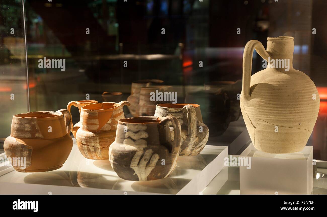 Anonymous / "Omeya ceramic set", Century X, Ceramic (painted, glazed ...