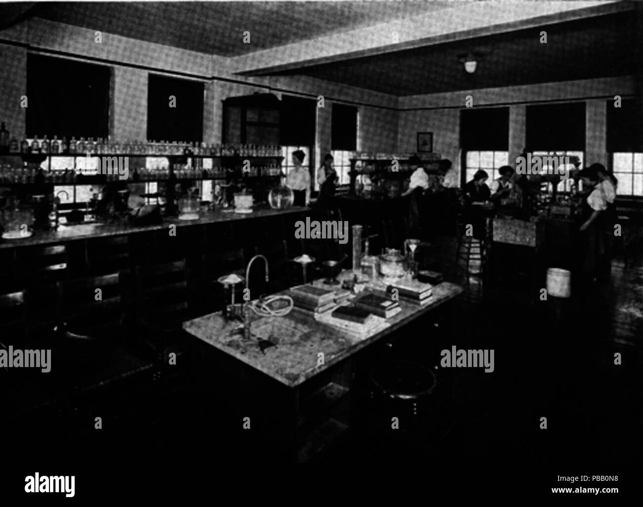 Chemistry laboratory Black and White Stock Photos & Images - Alamy