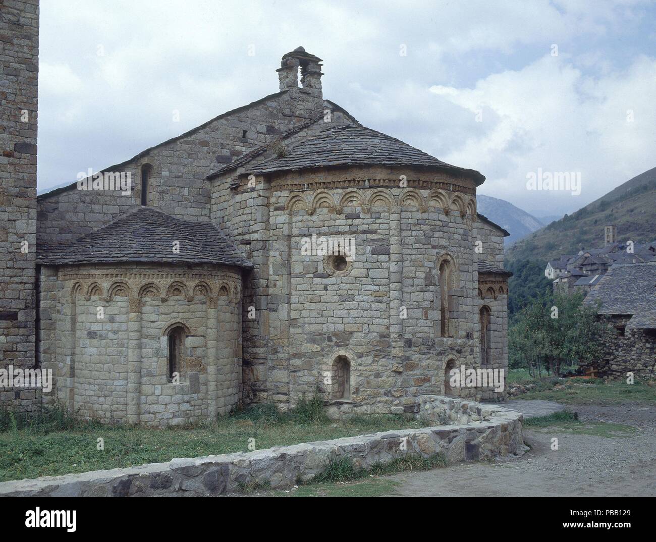 EXTERIOR - ABSIDES DE LA IGLESIA DE SAN CLEMENTE DE TAULL - SIGLO XIV ...