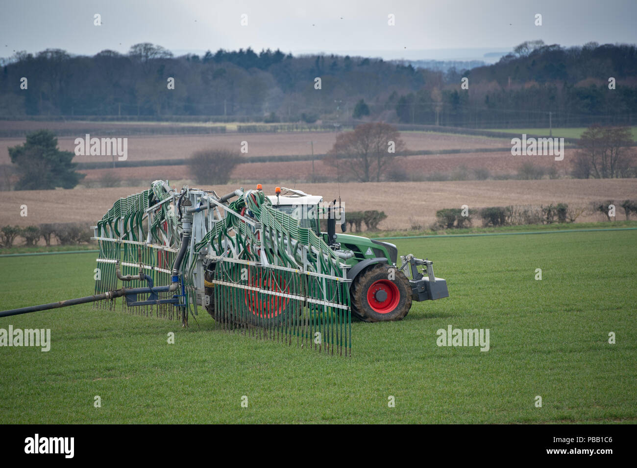 Spreading slurry with an umbilical system on a Fendt 828 tractor, to ...