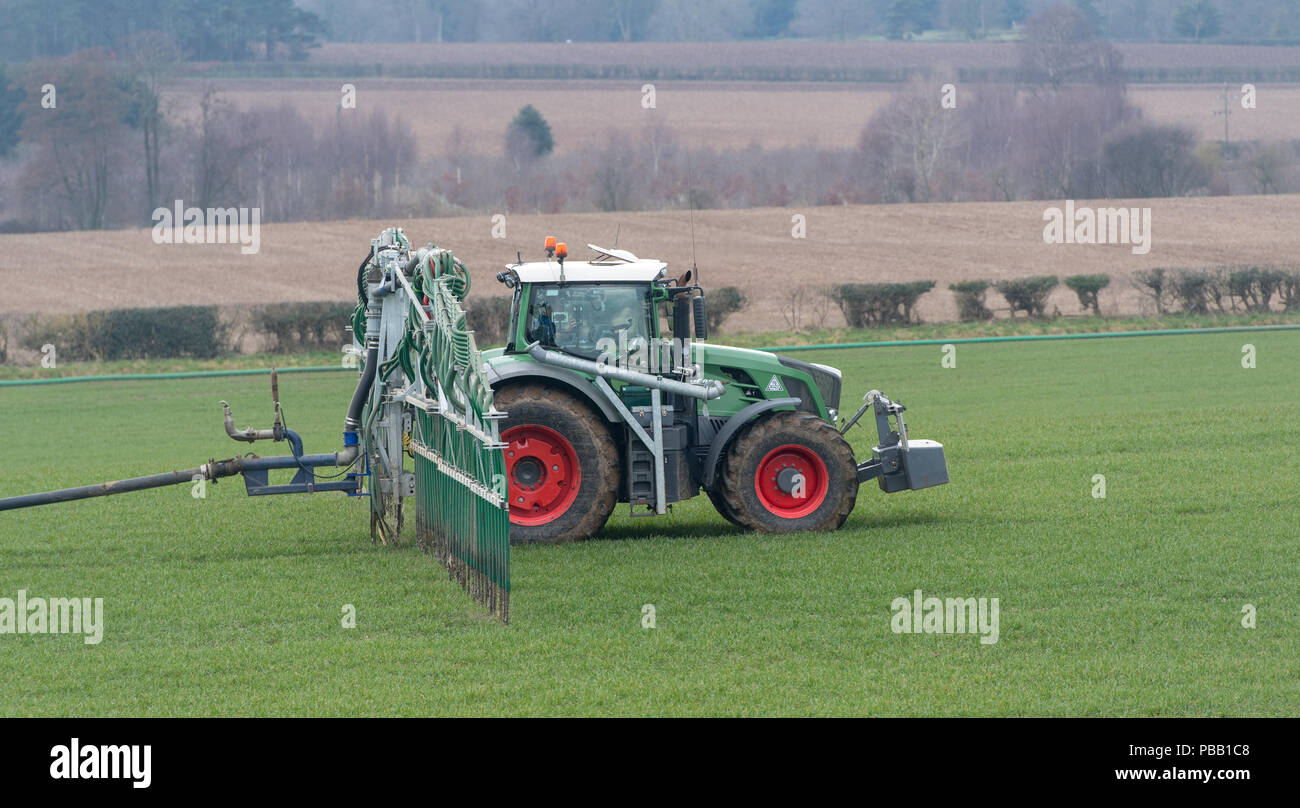Spreading slurry with an umbilical system on a Fendt 828 tractor, to ...