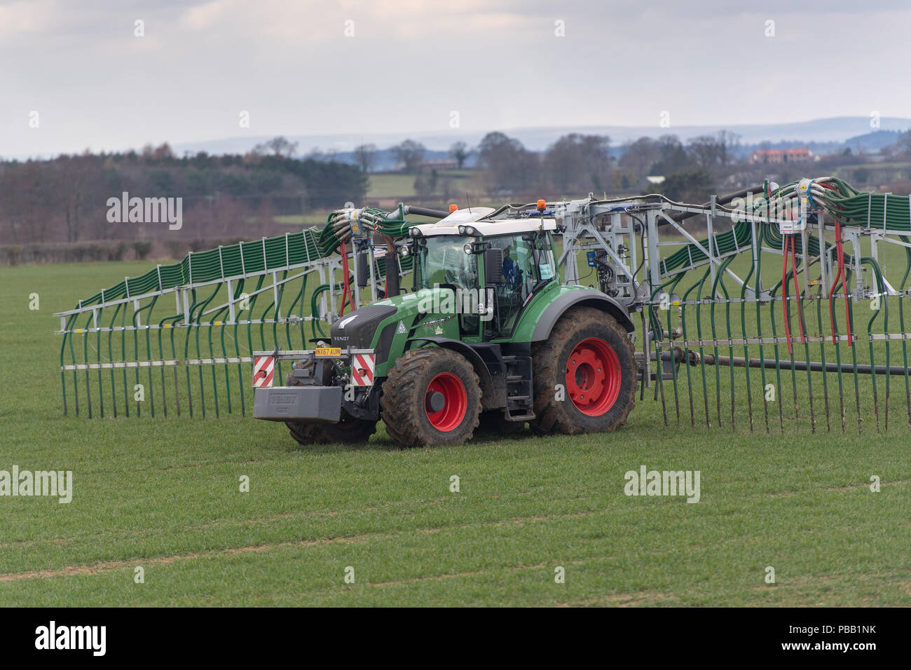 Spreading slurry with an umbilical system on a Fendt 828 tractor, to ...