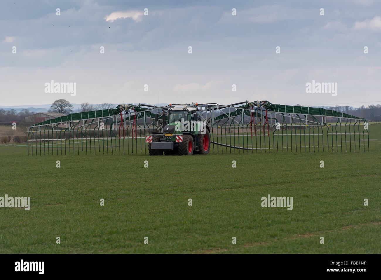 Spreading slurry with an umbilical system on a Fendt 828 tractor, to ...