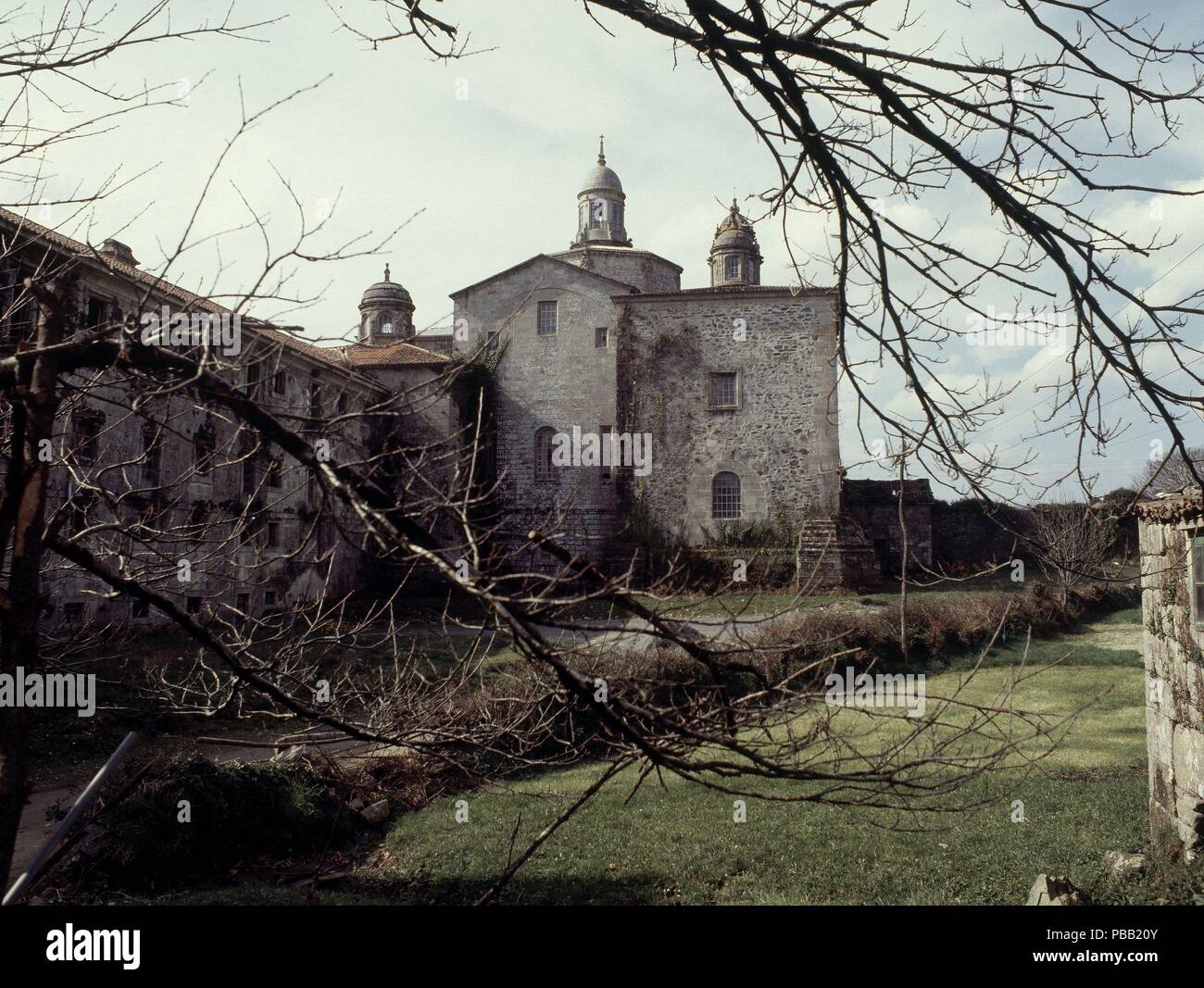 MONASTERIO-ABSIDES DE LA IGLESIA. Location: MONASTERIO DE SOBRADO DE ...