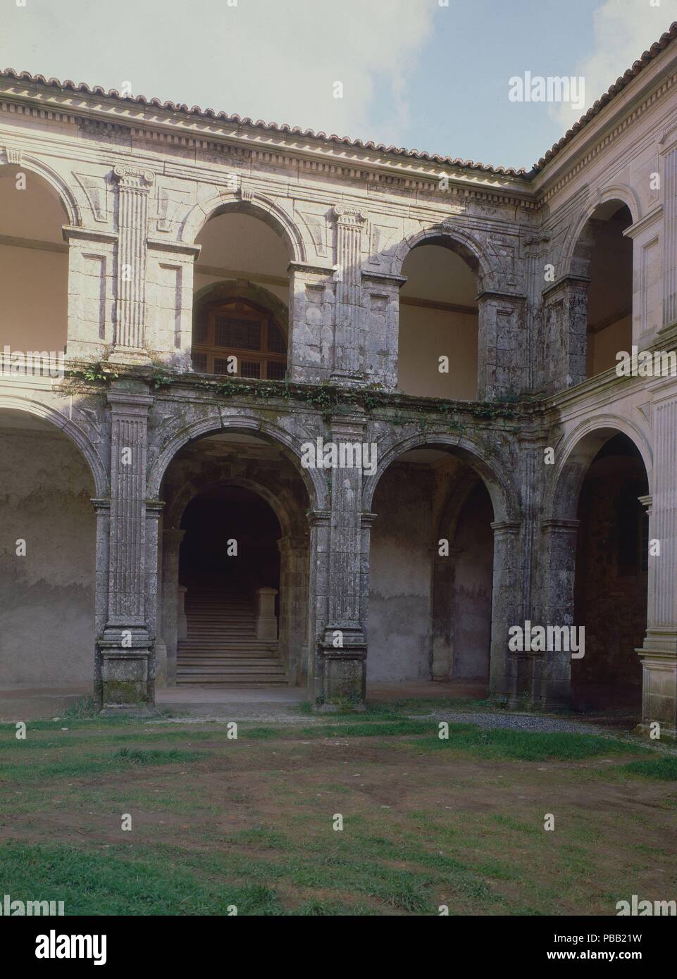 CLAUSTRO DE LA HOSPEDERIA. Location: MONASTERIO DE SOBRADO DE LOS ...