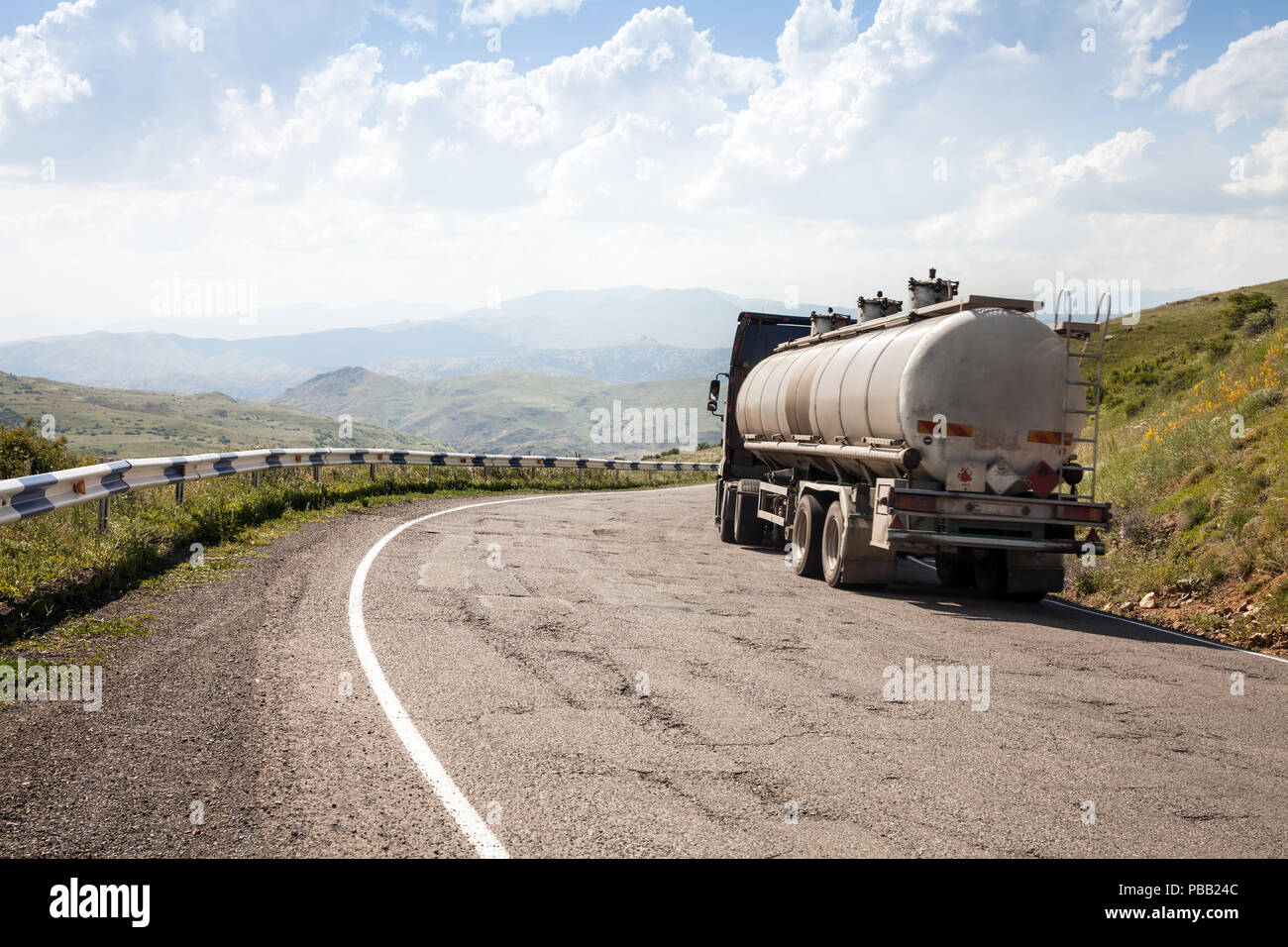 Iran oil tanker hi-res stock photography and images - Alamy