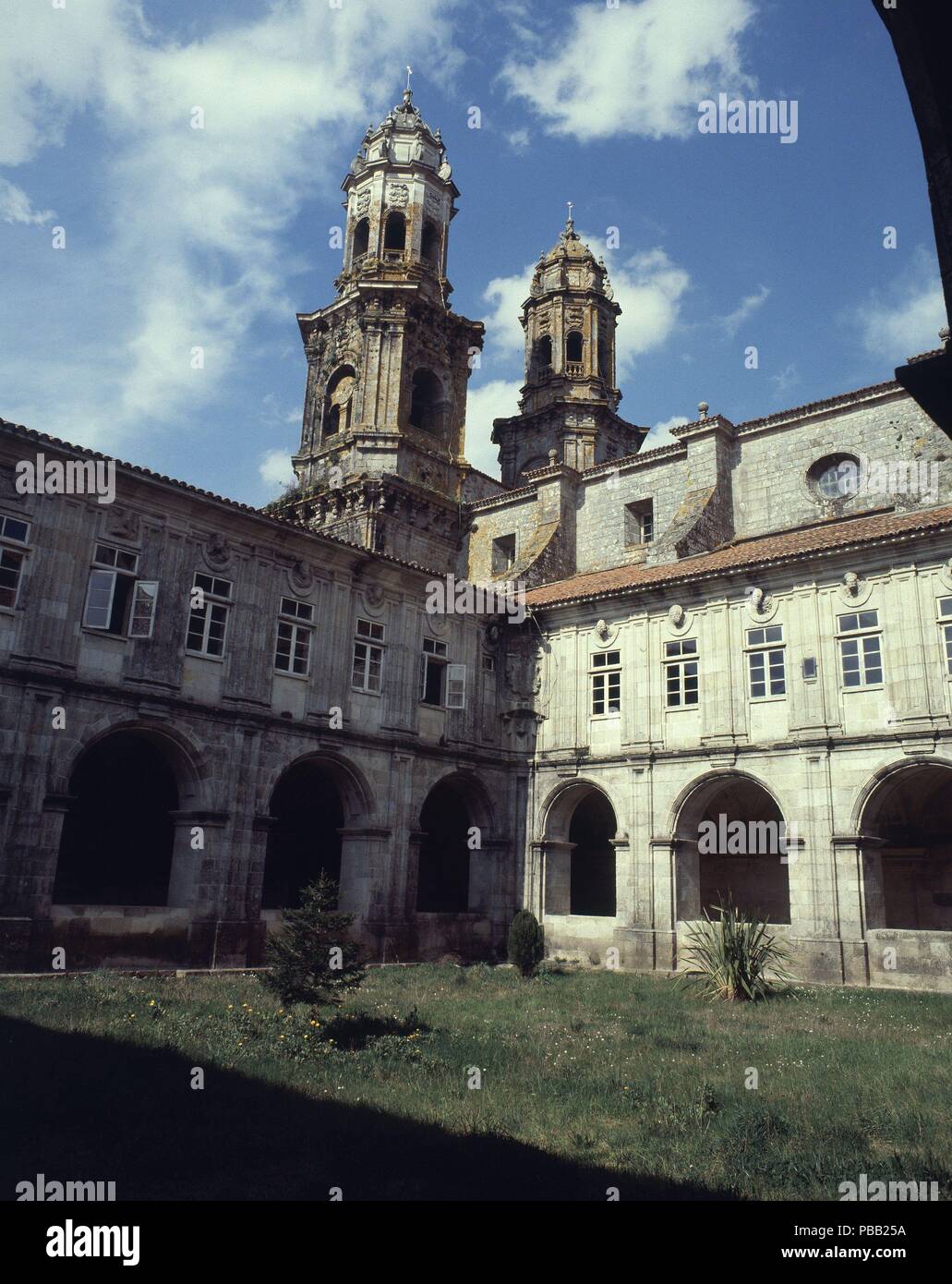 CLAUSTRO PROCESIONAL. Location: MONASTERIO DE SOBRADO DE LOS MONJES ...