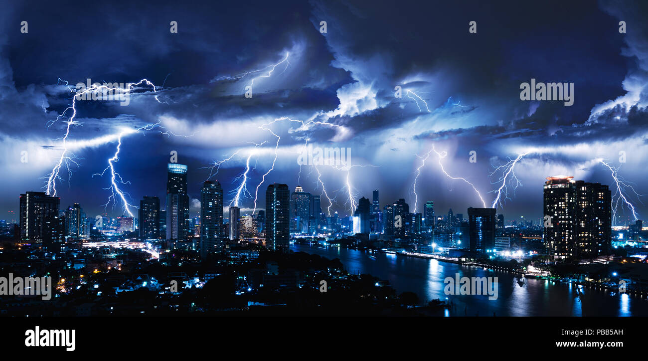 Storm over city hi-res stock photography and images - Alamy