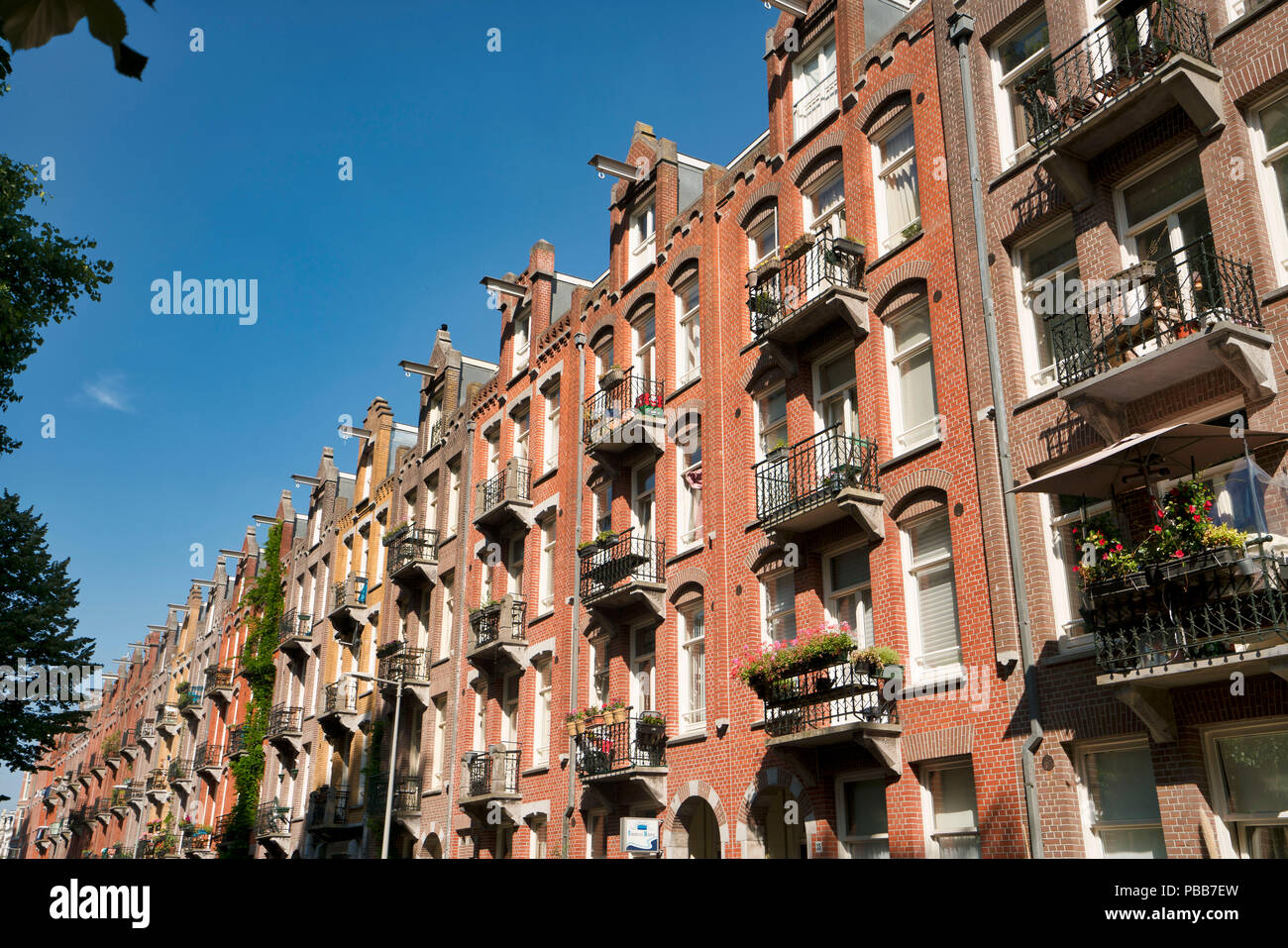 Typical Dutch Amsterdam houses Stock Photo - Alamy