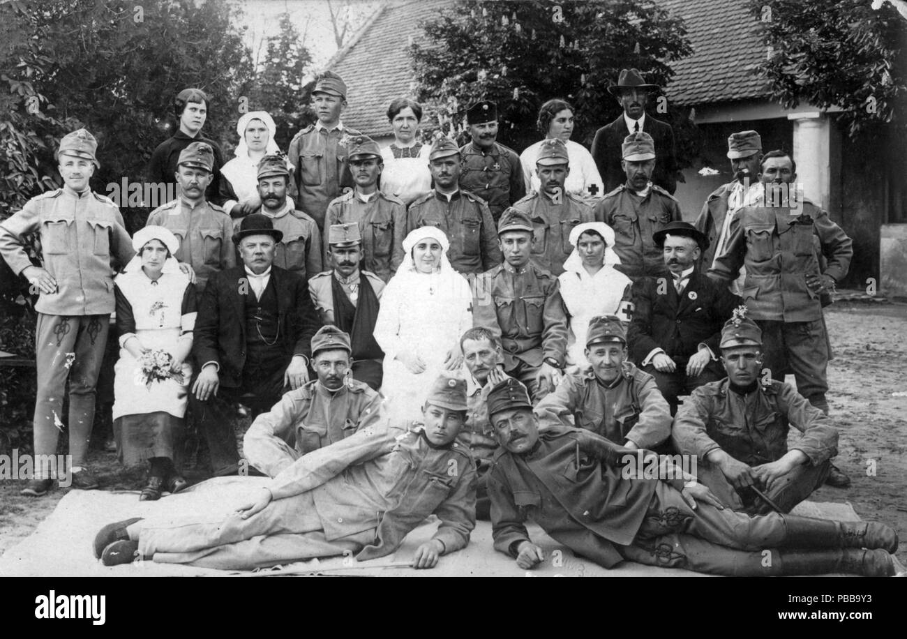 Soldier nurses hi-res stock photography and images - Alamy