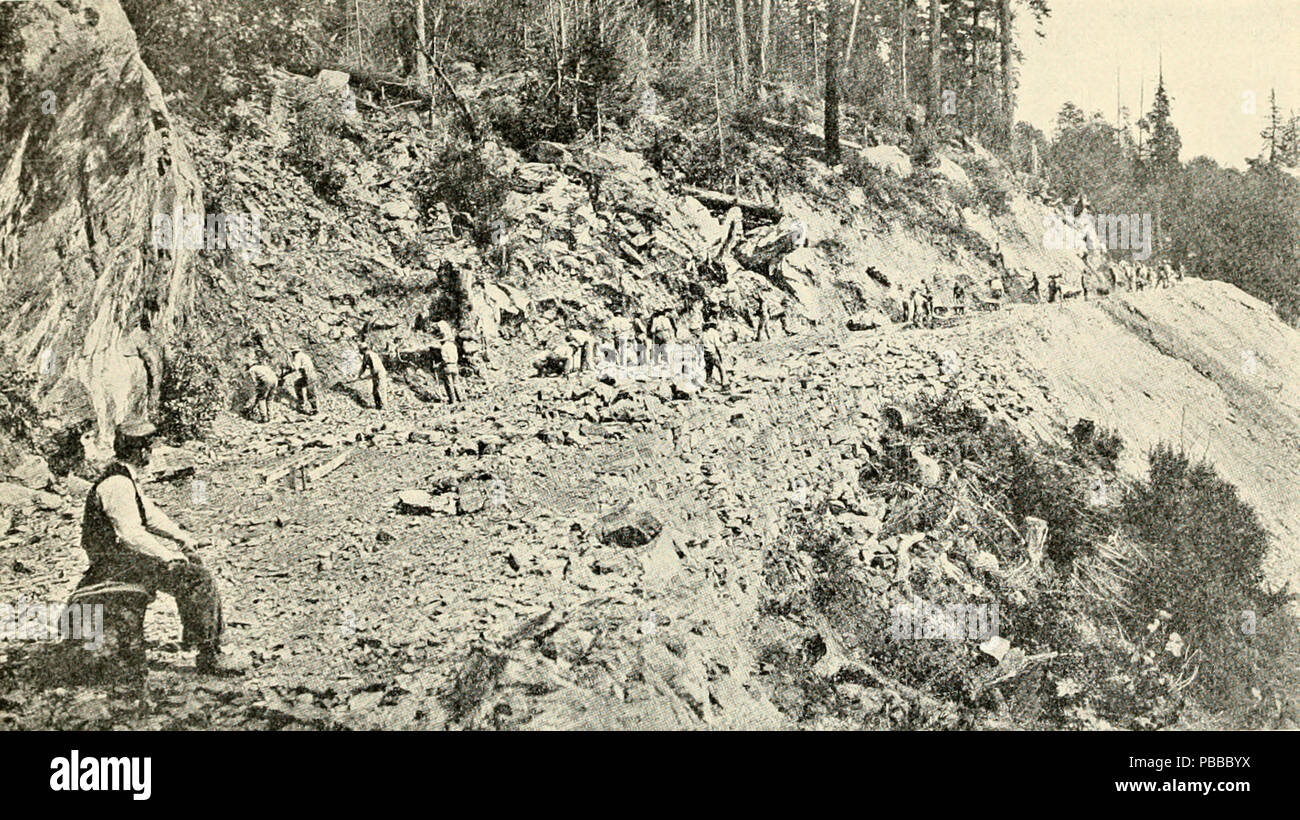1141 Oregon prisoners building a road Stock Photo - Alamy