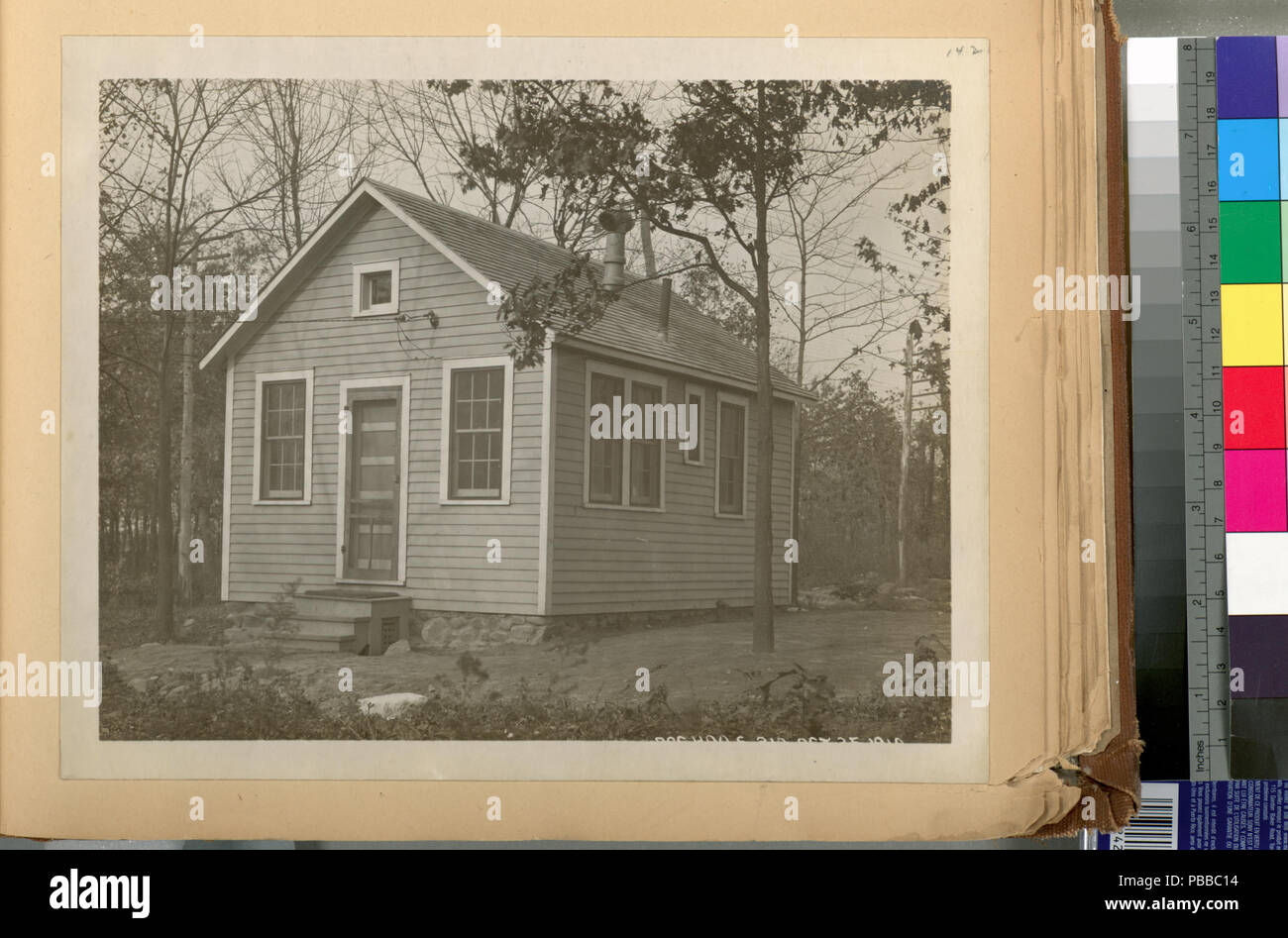 1141 Organization. Hill View reservoir. View showing locker house on ...