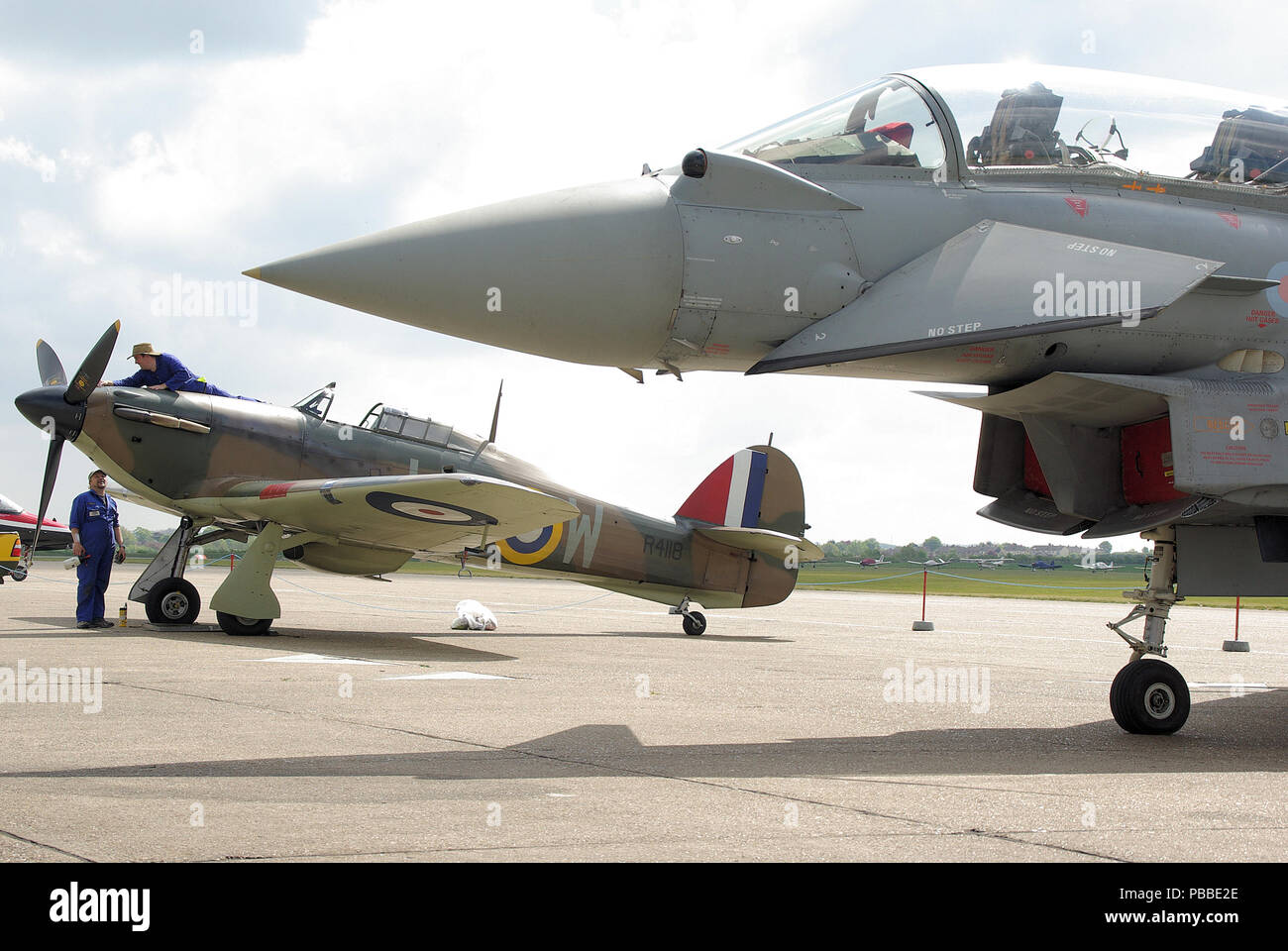 Uk modern fighter plane hi-res stock photography and images - Alamy