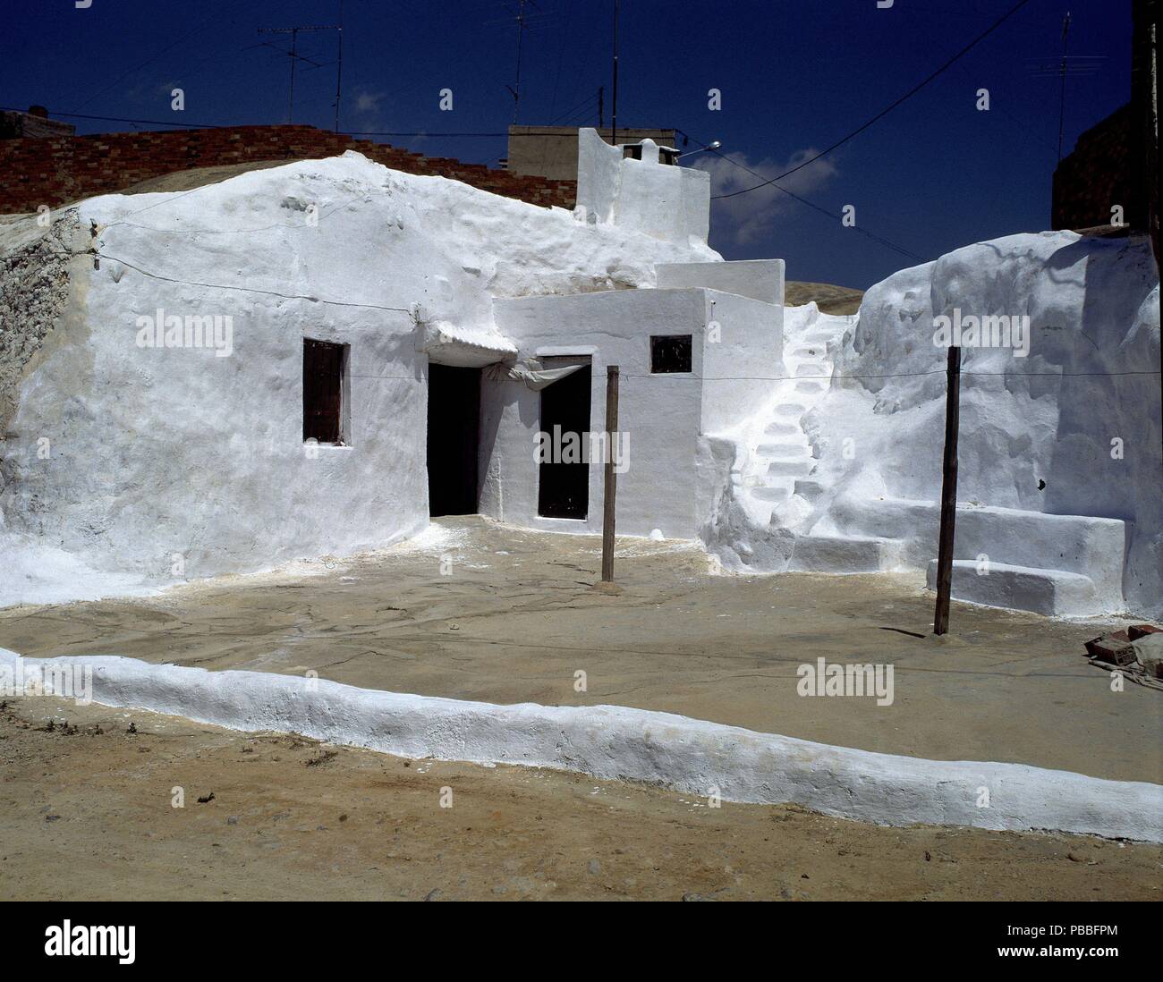 CASA CUEVA ENCALADA. Location: EXTERIOR, CREVILLENTE, ALICANTE, SPAIN ...