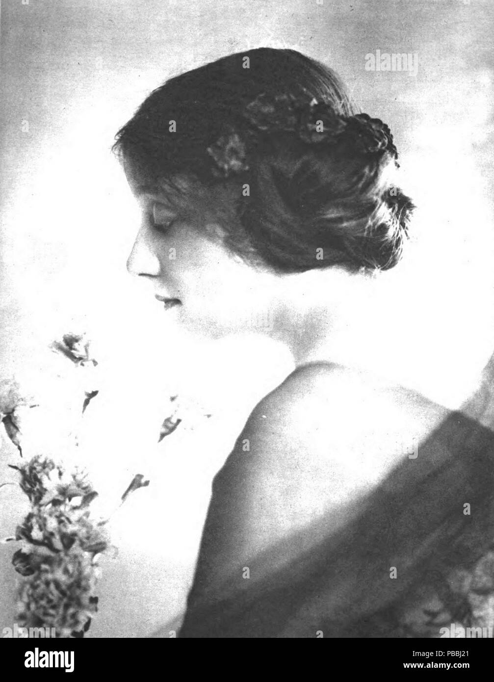 Laurette hi-res stock photography and images - Alamy