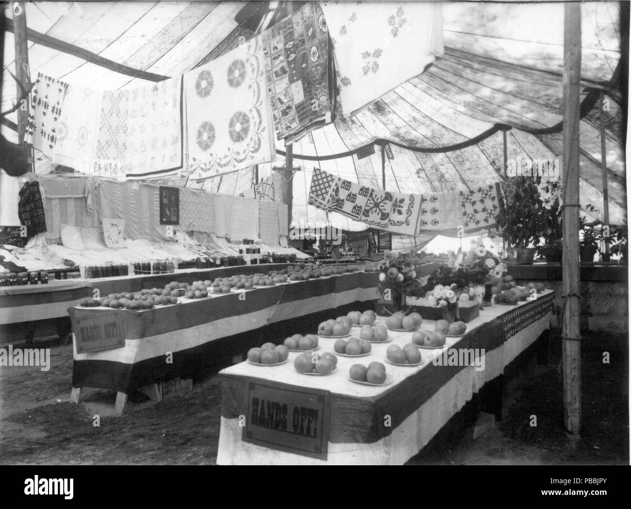 Displays flowers Black and White Stock Photos & Images - Alamy