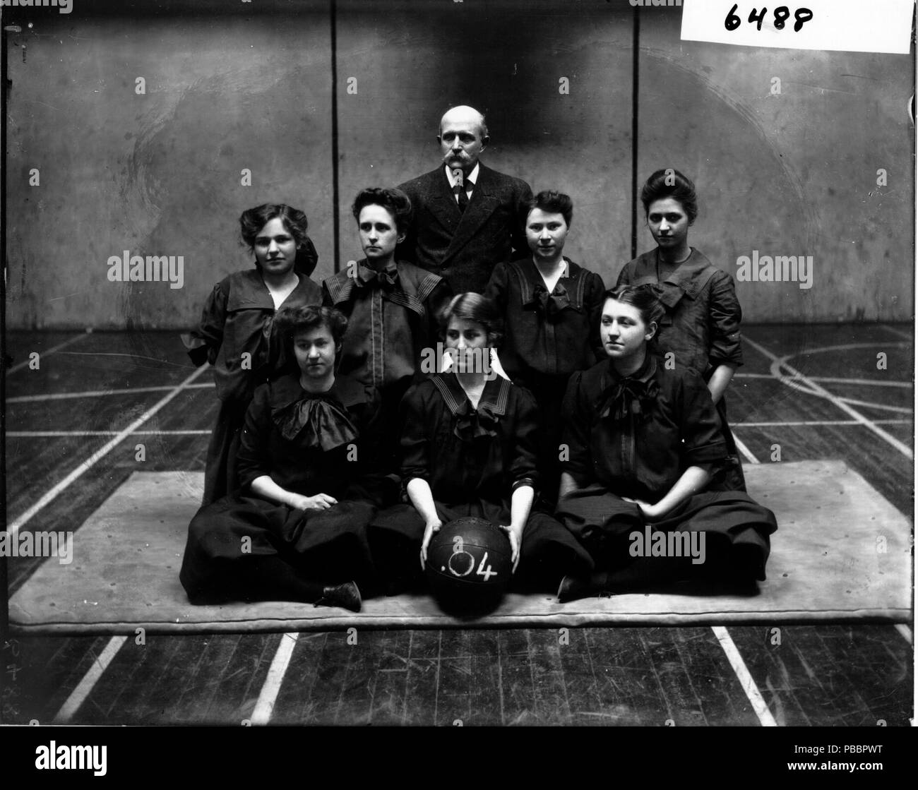 1128 Ohio State Normal College basketball team and coach 1905 ...