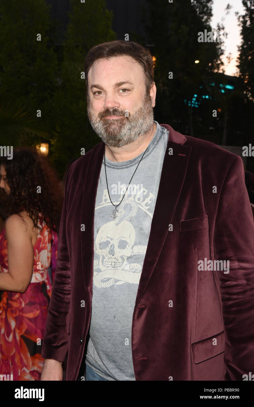 Alec Baldwin hosts Long Island Hospitality Ball at Crest Hollow Country ...