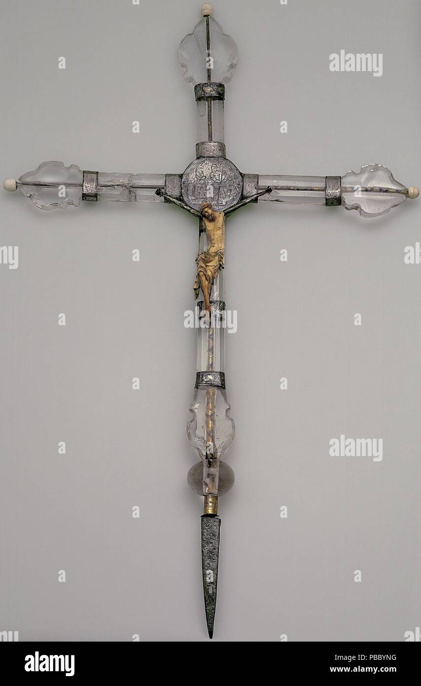 Silver rock crystal and enamel hi-res stock photography and images - Alamy