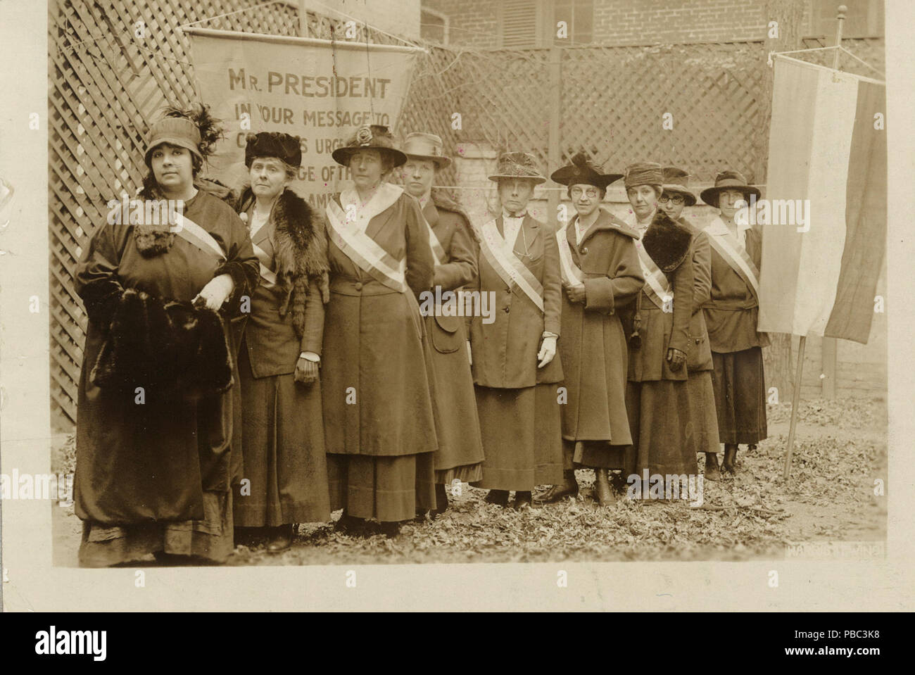 1917 nov hi-res stock photography and images - Alamy