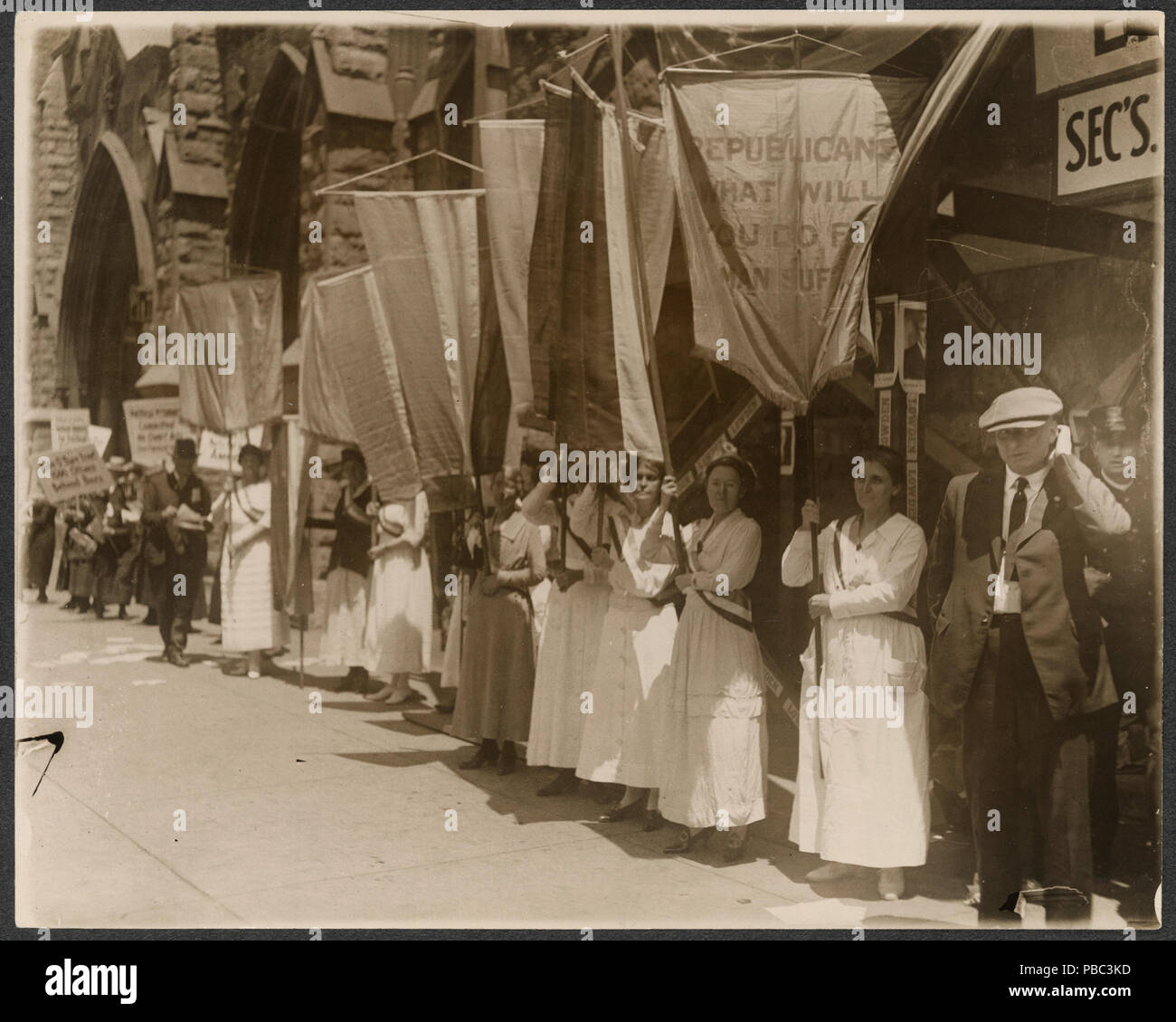 Picketing protest hi-res stock photography and images - Alamy