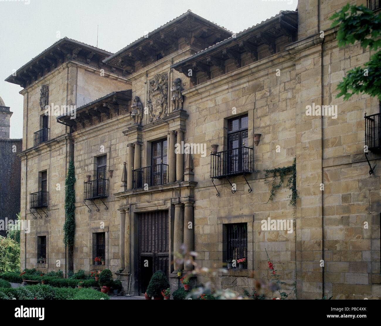 EXTERIOR-PALACIO DE LOS SENORES DE LAZCANO. Location: PALACIO DE ...