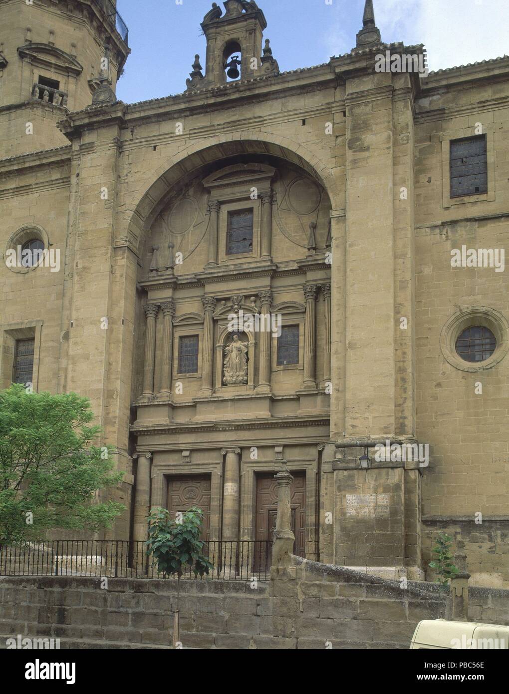 FACHADA. Location: IGLESIA DE LA ASUNCION, LABASTIDA, ALAVA, SPAIN ...