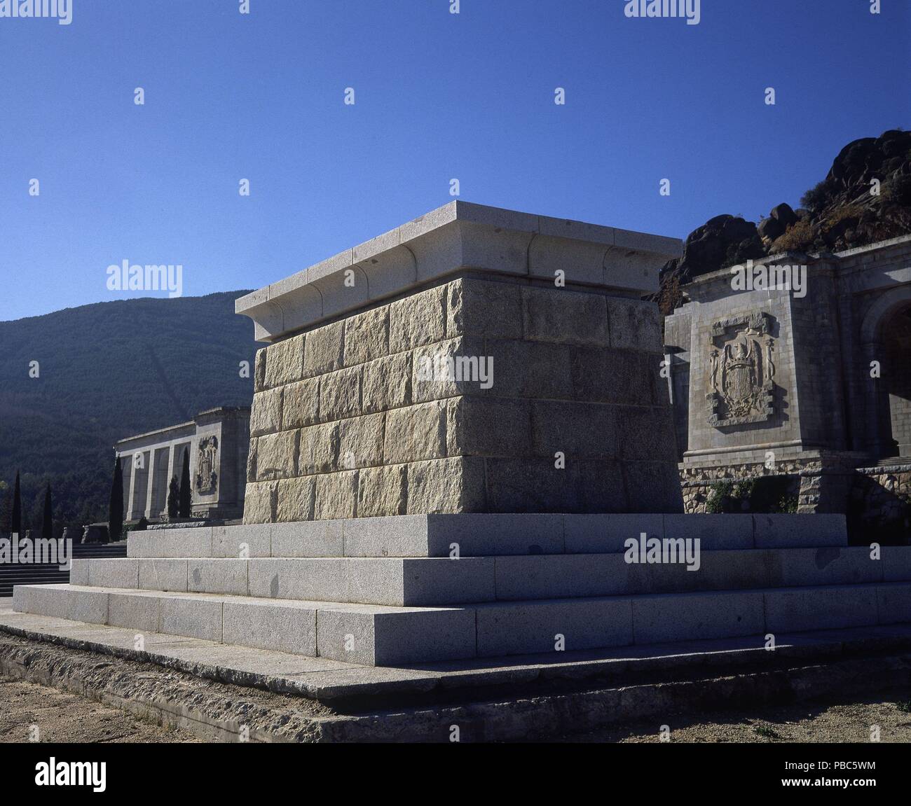 Monumento valle hi-res stock photography and images - Alamy