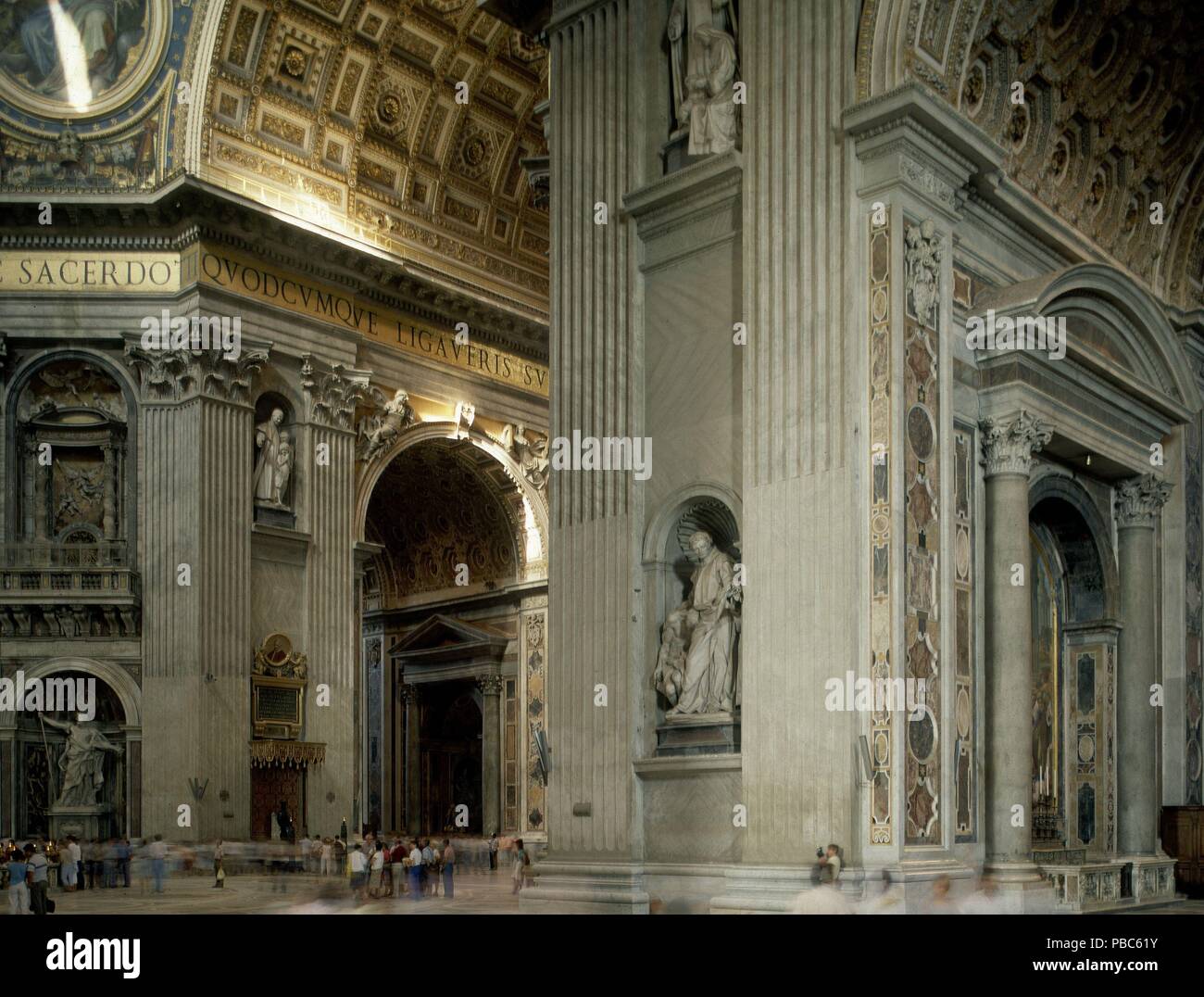INTERIOR. Location: BASILICA DE SAN PEDRO-INTERIOR, VATICANO Stock ...