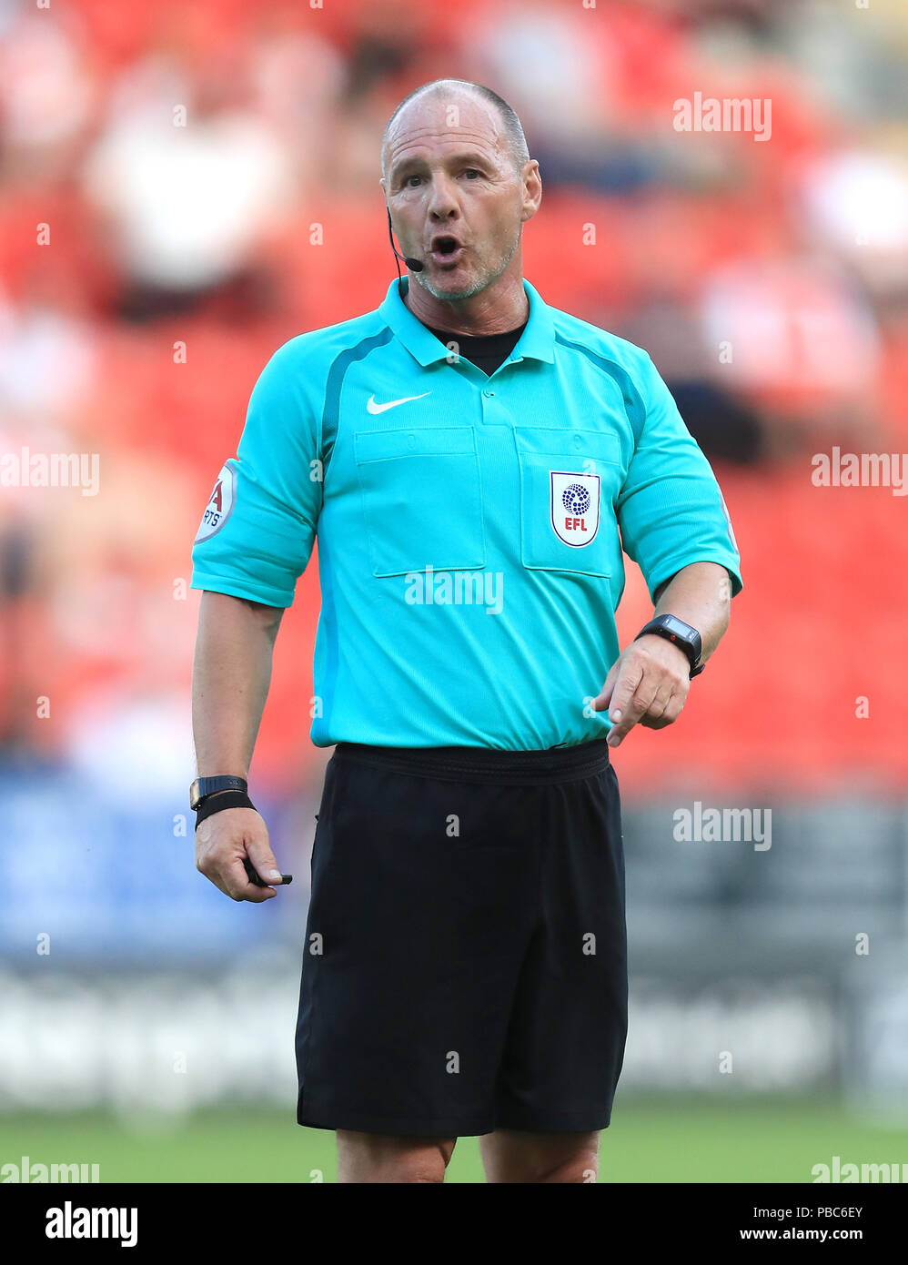 Match referee Scott Duncan Stock Photo - Alamy