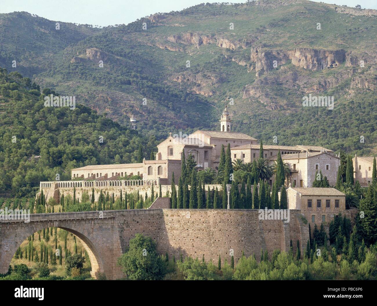 EXTERIOR-LA CARTUJA AL PIE DE LA SIERRA NAQUERA Y PUENTE. Location ...