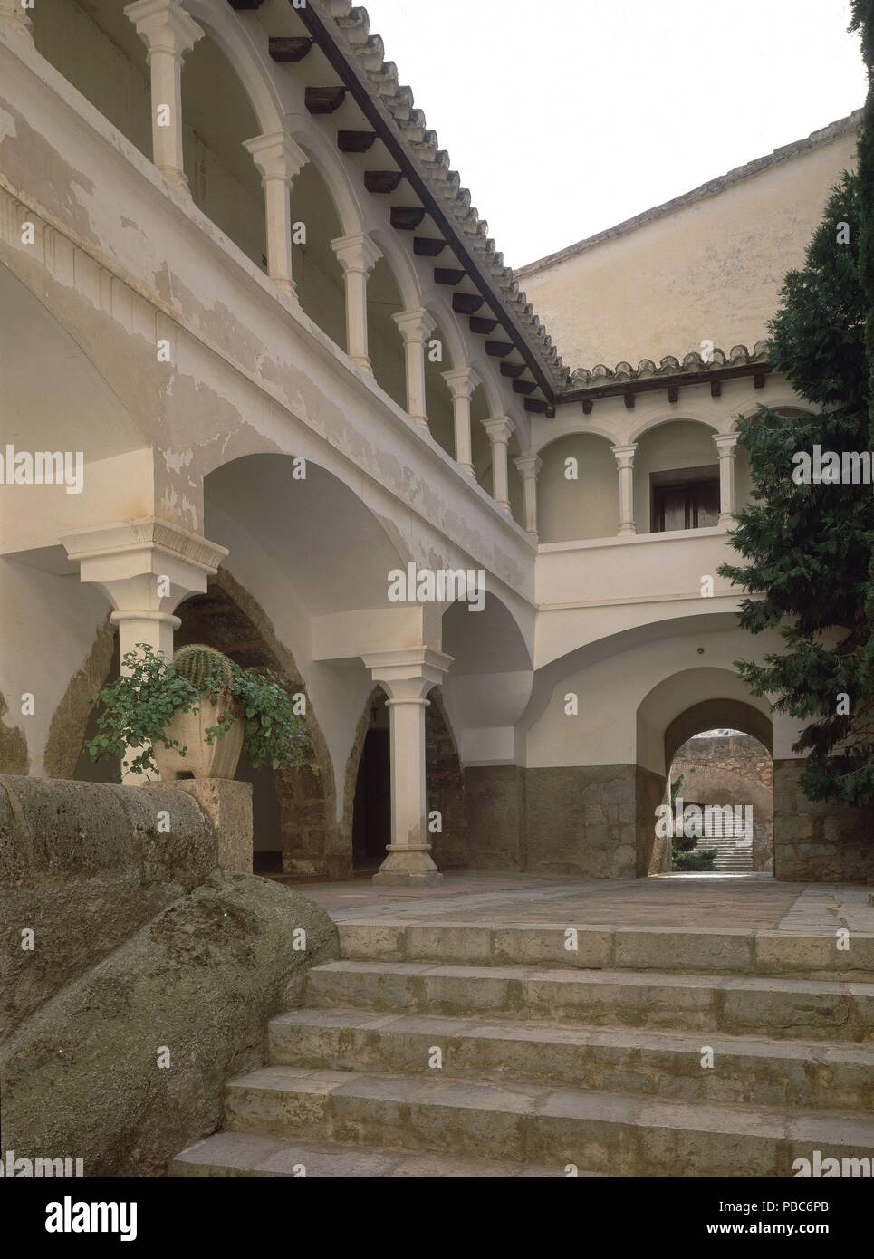 EXTERIOR - PATIO DE ENTRADA A LA CARTUJA -. Location: CARTUJA DE PORTA ...