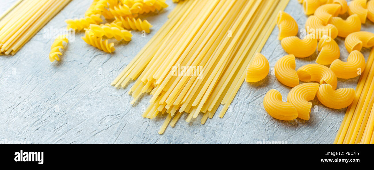 Elbow shells hi-res stock photography and images - Alamy