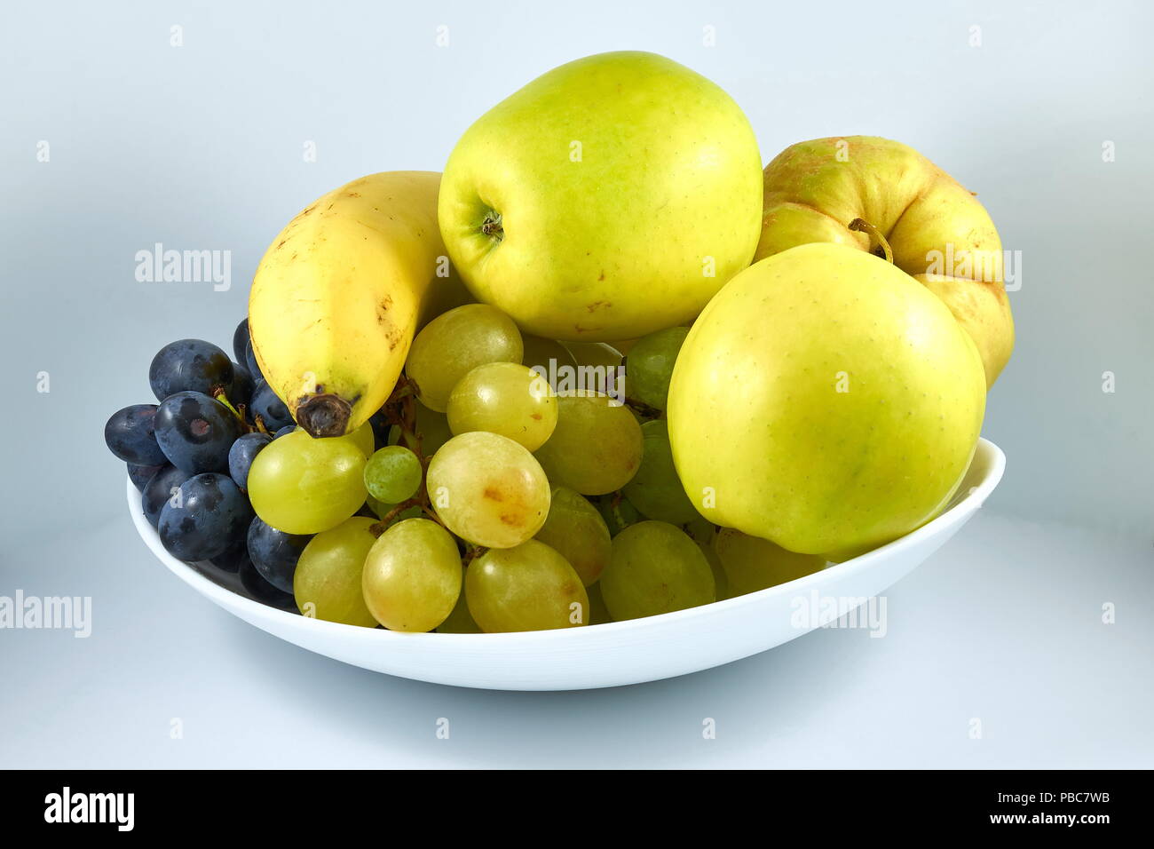 Two apples and a banana hi-res stock photography and images - Alamy