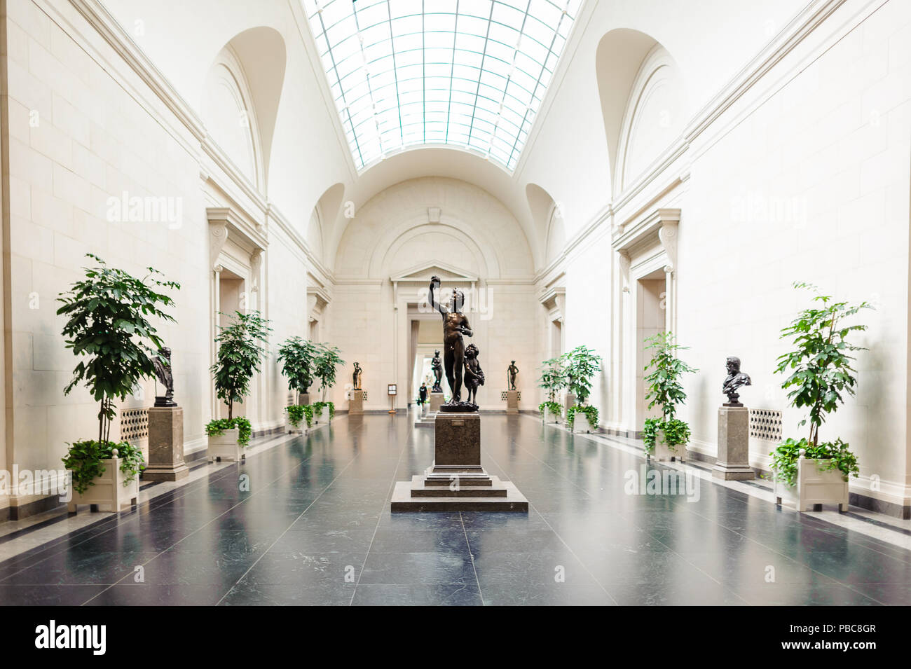 WASHINGTON, USA - SEP 24, 2015: Interior of the National Gallery of Art ...