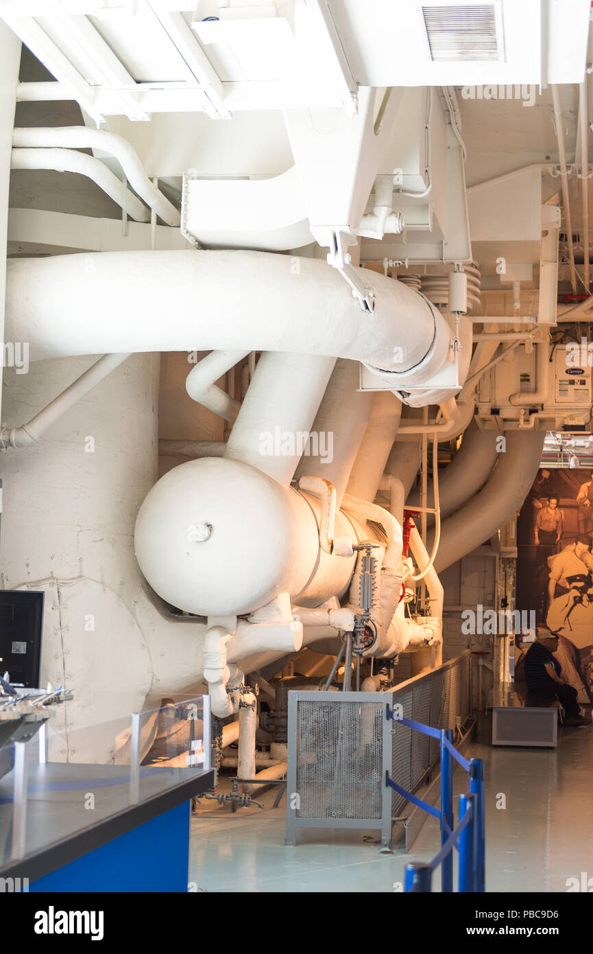 NEW YORK, USA - SEP 25, 2015: Interior of the USS Intrepid (The ...