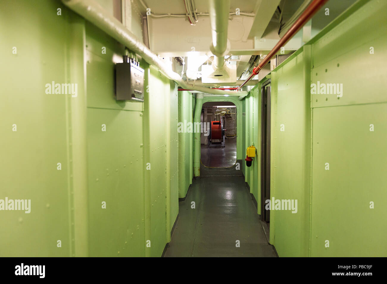NEW YORK, USA - SEP 25, 2015: Interior of the USS Intrepid (The ...