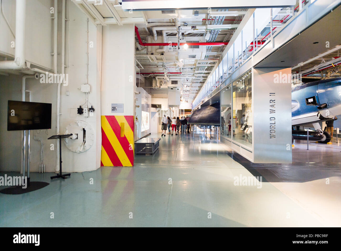 NEW YORK, USA - SEP 25, 2015: Interior of the USS Intrepid (The ...